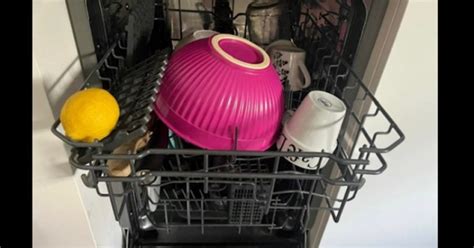 Свекърва ми винаги слага лимон в съдомиялната и като видях резултата започнах да правя същото