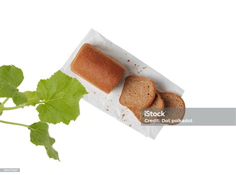 종이에 얇게 썬 빵 평면도 잘라낸 흰색 배경과 클리핑 패스 갈색에 대한 스톡 사진 및 기타 이미지 갈색 건강한 생활방식 건강한 식생활 Istock