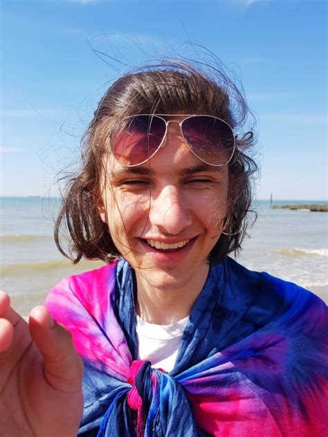 [17mtf] Hey Hey Everyone Im Vicky Currently Too Shy To Actually Dm Or Comment Anyone Who