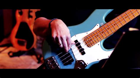 Marlowedk groove on my sandberg bass - YouTube