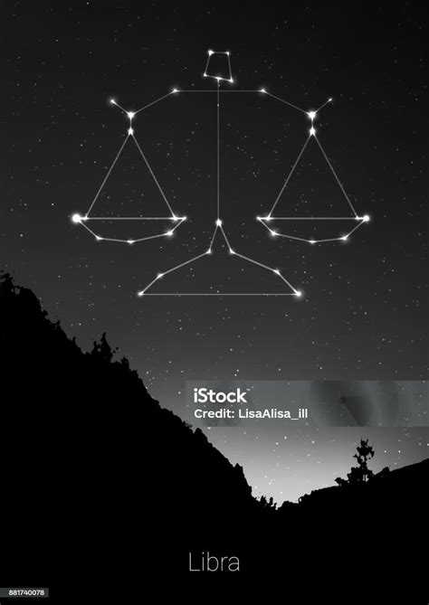 천칭 자리 조디악 별자리 갤럭시와 뒤에 공간 아름 다운 밤하늘에 숲 풍경 실루엣으로 서명합니다 깊은 우주 배경에 천칭 자리