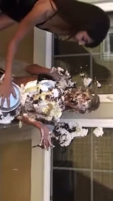 Bikini Woman Pied Thisvid Com