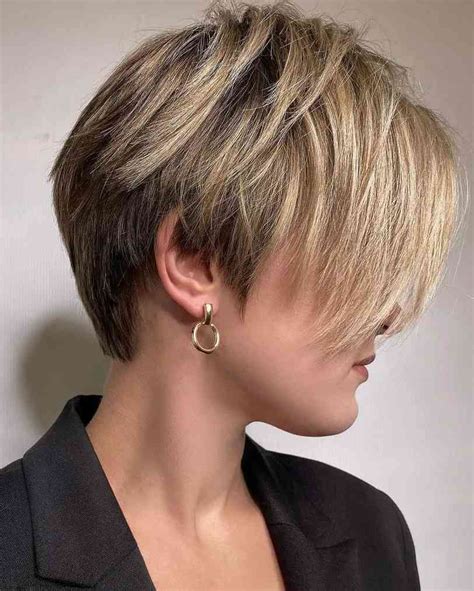 20 Flattering Short Haircuts For Thick Hair Page 10 Of 20