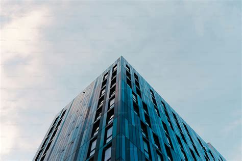 Foto Bangunan Modern Dengan Langit Mendung Gambar Bangunan Di Unsplash