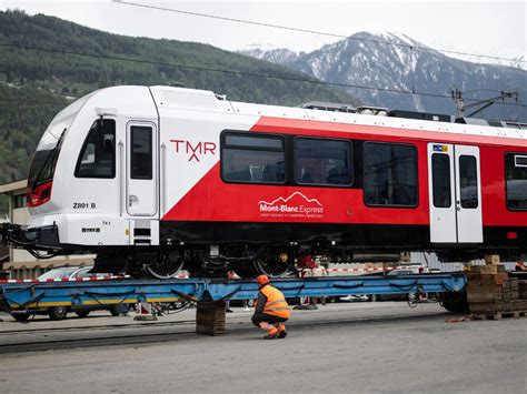Uk Stadler To Deliver Class 93 Tri Mode Locomotive To Rail Operations