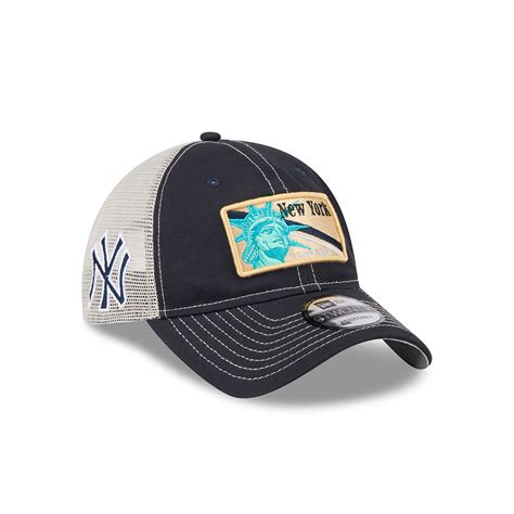 New Era 9twenty New York Yankees State Souvenir Mesh Trucker Strapback