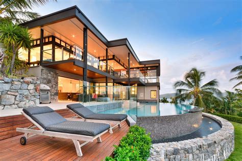 Modern Flat Roof Home Design With Exposed Steel Beams Arquitectura