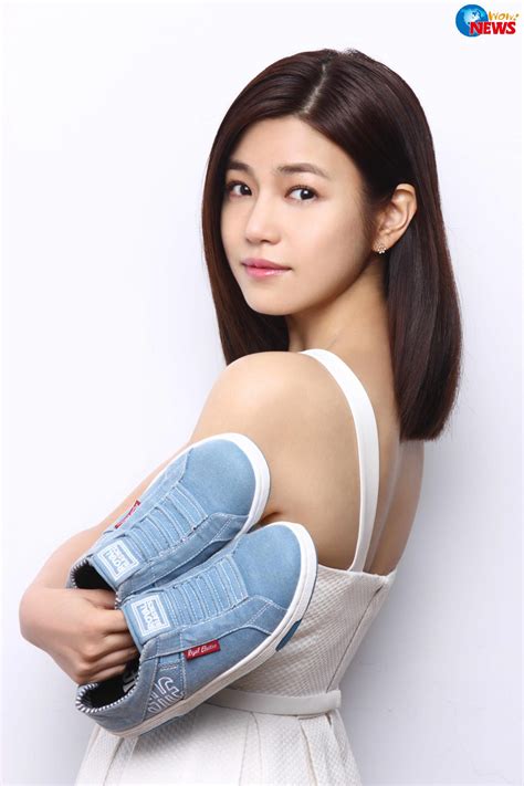 陳妍希行程滿檔 送潮鞋到肯亞做愛心