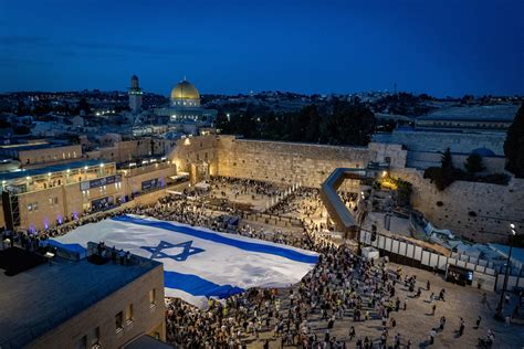 לכבוד יום ירושלים מה הסלבס ביקשו בפתקים בכותל צפו ערוץ 14 C14