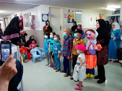 اجرای قصه‌گویی و نمایش عروسکی ویژه کودکان سرطانی در بیمارستان شفا اهواز