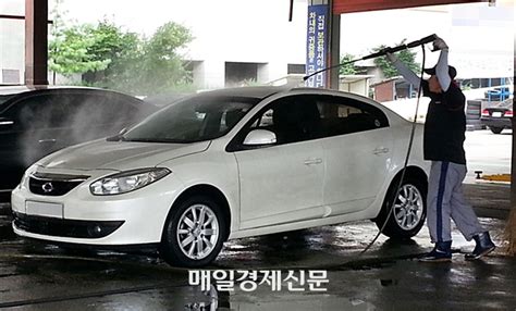 하늘에서 떨어지는 ‘백색테러···한번 맞을때마다 10만원 손해 세상만車