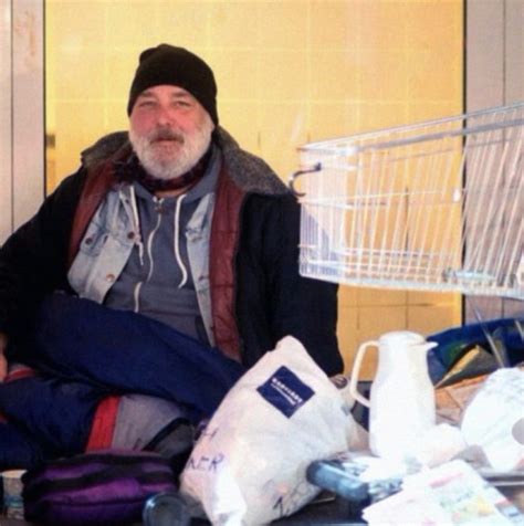 Богаташ се преоблече като бездомник и влезе в собствения си магазин за да разбере нещо много