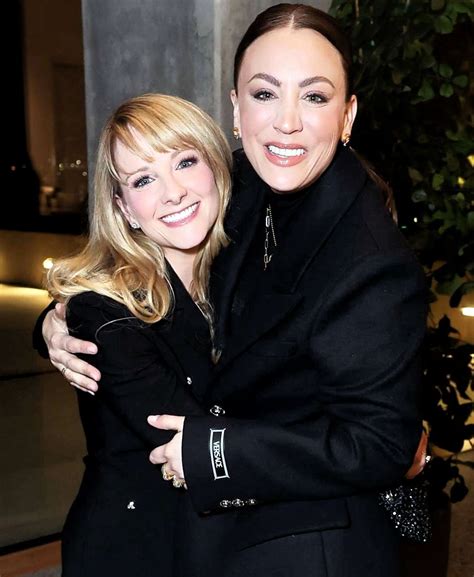 Melissa Rauch Et Kaley Cuoco Melissa Rauch Is Taking The Lead In Night