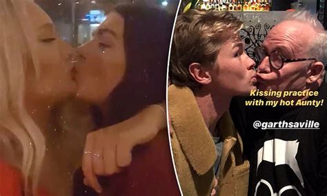 Big Brother Australia Finale Sees Same Sex Kissing Frenzy Daily Mail Online