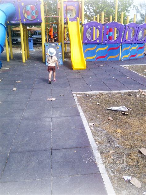 Photoshoot Pantai Kelanang Banting Si Blogger Mama