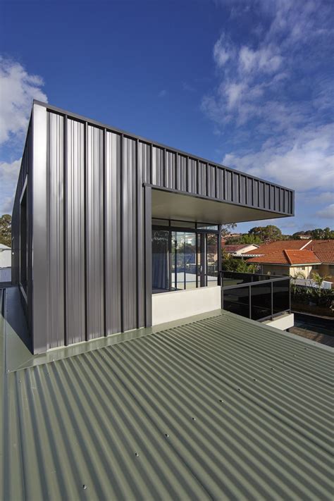 Xyz House Mark Aronson