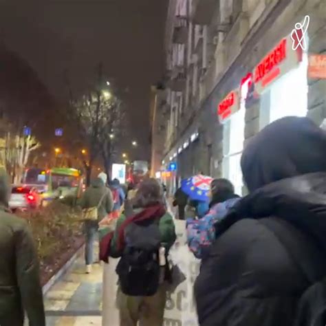 Formula • ფორმულა ვრცელდება ვიდეო მეტროდან რომელშიც ორი აგრესიული მამაკაცი პროტესტის