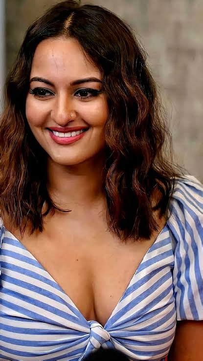 sonakshi sinha and her cleavages r indiancelebscenes