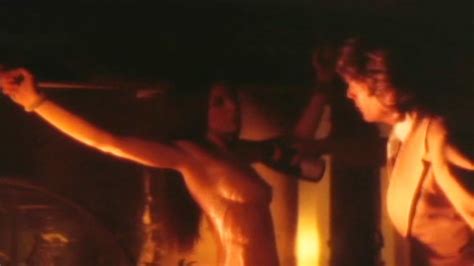 Naked Maria Mancini In Les Week Ends Mal Fiques Du Comte Zaroff