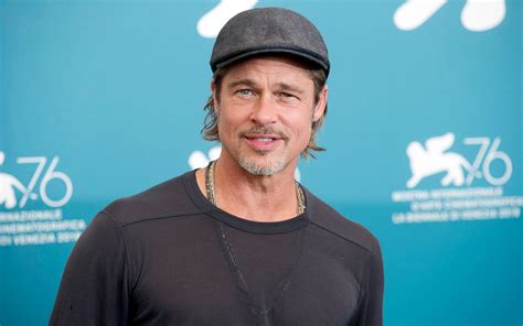 Brad Pitt Allaeroporto Di Bolzano Sarà Qualche Giorno A Merano Forse