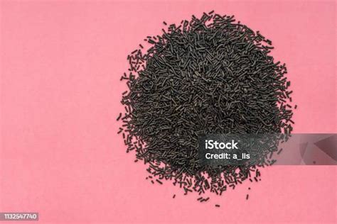 디자인 배너 포스터 전단지 카드 엽서 커버 브로셔 등의 배경에 대 한 검은 뿌리의 힙 곡초류에 대한 스톡 사진 및 기타 이미지 Istock