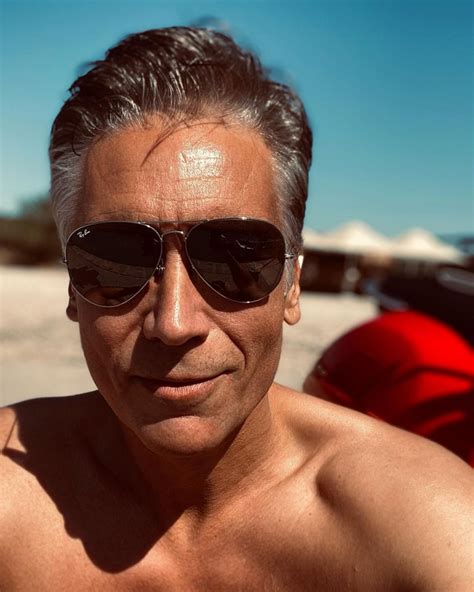 Poglejte Katero Lepotico Ljubi Jan Plestenjak Točnoto