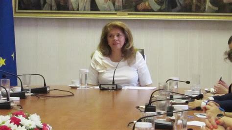 Илияна Йотова ще бъде гост на 125 годишнината на Профилирана гимназия