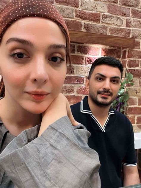 سلفی المیرا دهقانی بازیگر محبوب لحظه گرگ و میش کنار همسر خوشتیپ و