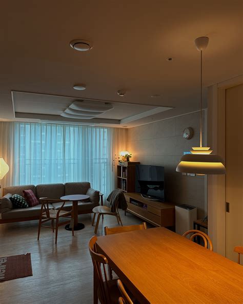 민트초코별ㅣ우드인테리어ㅣ홈카페 제품협찬 구름처럼 가볍고 포근한 포렌 더험블 이불이 도착했다 부드러운 촉감 때문에 덮을 때마다 기분이 좋다 무겁지 않고 퐁신퐁신한데