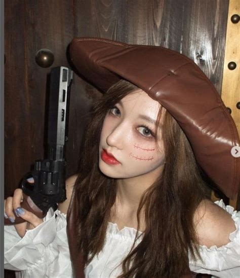 우주소녀 中멤버 성소 이태원 참사 애도 기간에 총든 핼러윈 분장 공개 [n샷] 파이낸셜뉴스