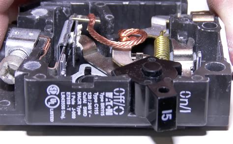 How Does A Circuit Breaker Work ElectronicsHacks