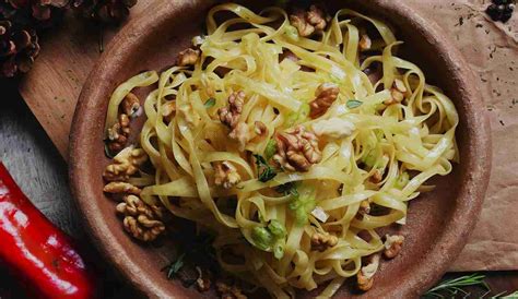 Tagliatelle Al Burro Con Aromi E Noci 10 Minuti Per Un Piatto Davvero