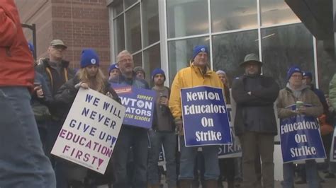Schools In Newton Closed Tuesday As Teacher Strike Continues Nbc Boston