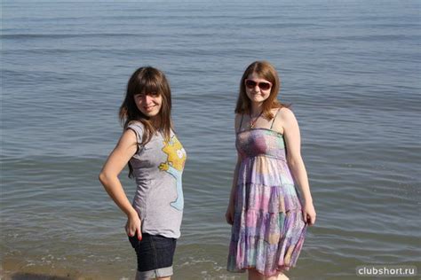 9999 Devushka V Shortah 060  Шорты фото