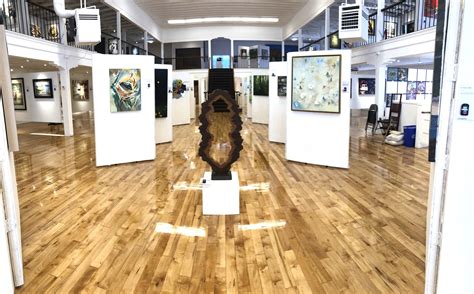 Midway Gallery Hosts Art Benefit Auction For Hospitality House In San