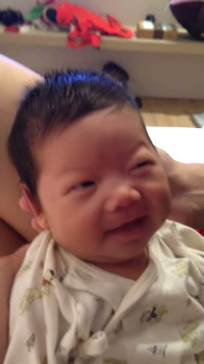 寶寶喝母奶，喝到醉了！ Youtube