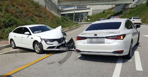 중앙선 침범한 차량과 반대 차선 차량 충돌해 8명 경상