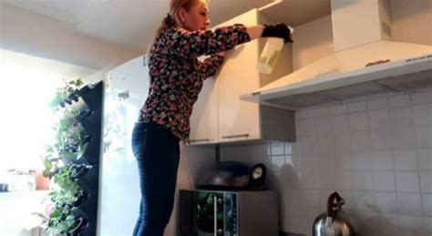 Як відмити кухонну стільницю від жиру та бруду Читайте на Ukr Net