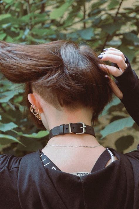 Женская стрижка каре Причёска с выбритым виском Яркие цвета волос Женские стрижки