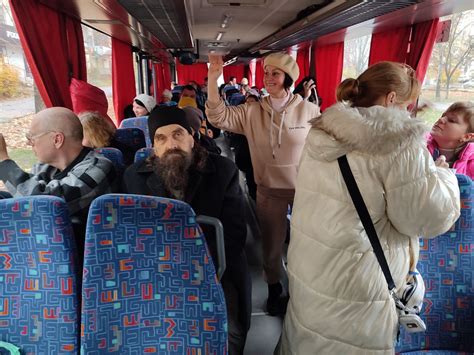 Безкоштовна евакуація з Херсону охочих везуть в Одесу та надають тимчасове житло фото — УСІ