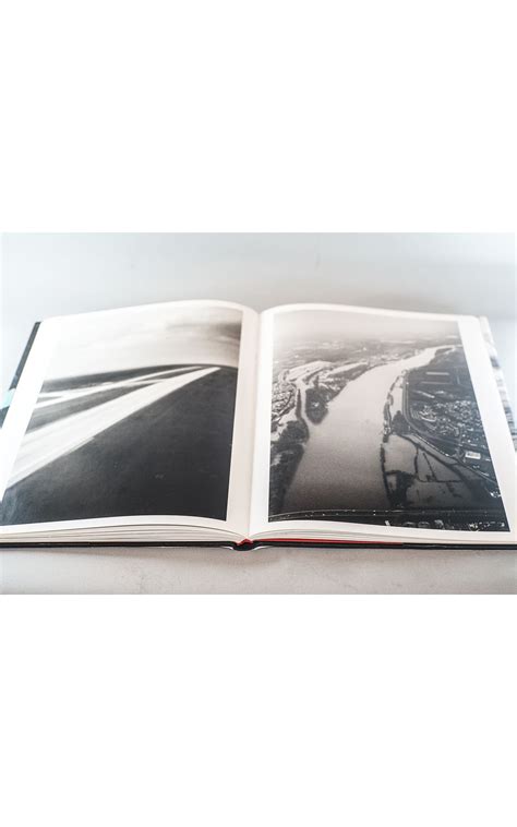 Helmut Newton Sex And Landscapes — Le Centre Ville Antiquités