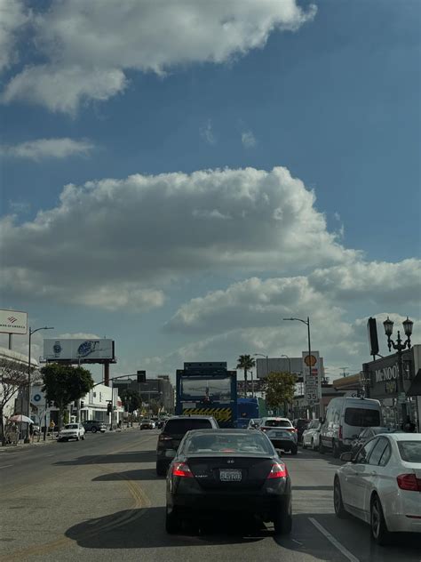 다시 일어나자 La 나의 제2의 고향인 La의 아픔을 고스란히 느끼고있어 친절하고 상냥하고 느긋한 La 바이브 덕에 30대 중반부터 어른으로서 성장하는데 도움을 많이