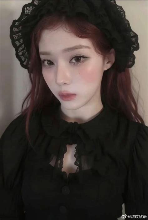 Pin By Buggy On Fashion In 2025 Pretty People I Love Girls Makeup Looks