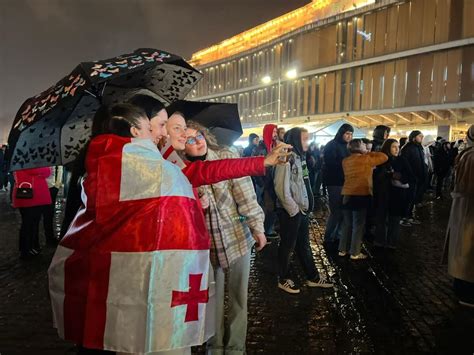 წვიმიანი თბილისი და ფეხბურთისთვის გადაკეტილი რესპუბლიკის მოედანი რა ხდება ამ წუთებში ადგილიდან