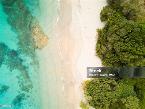 사르데냐어 에메랄드 코스트의 청록색 바다와의 공중 볼 수 있습니다 사르데냐 섬에 코스타 스는 세계에서 가장 아름 답 고 유명한