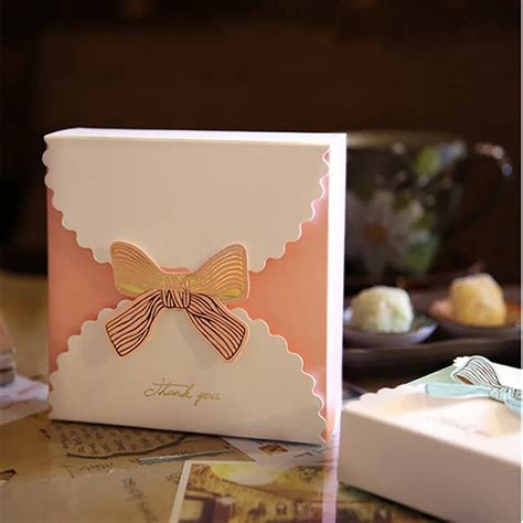 Custom Clamshell T Box With Bowknot For Luxury Packaging