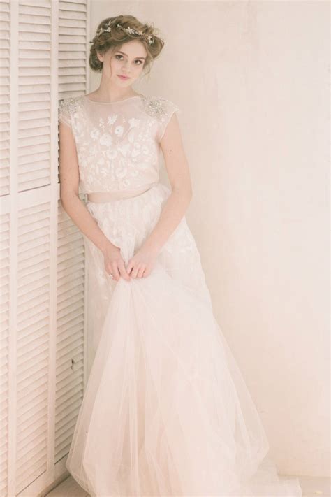 свадебное платье невеста в бежевом платье невесты простое свадебное платье образ невесты