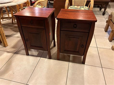 Нощни шкафчета