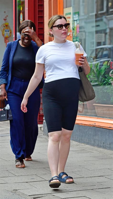 Rosie Smith Photos • Celebmafia