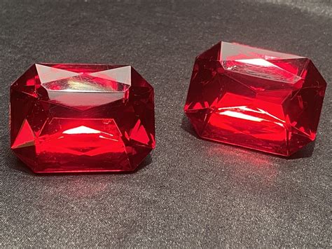 Vintage Fun And Bold Ruby Red Lucite Jewel Emerald Sh Gem